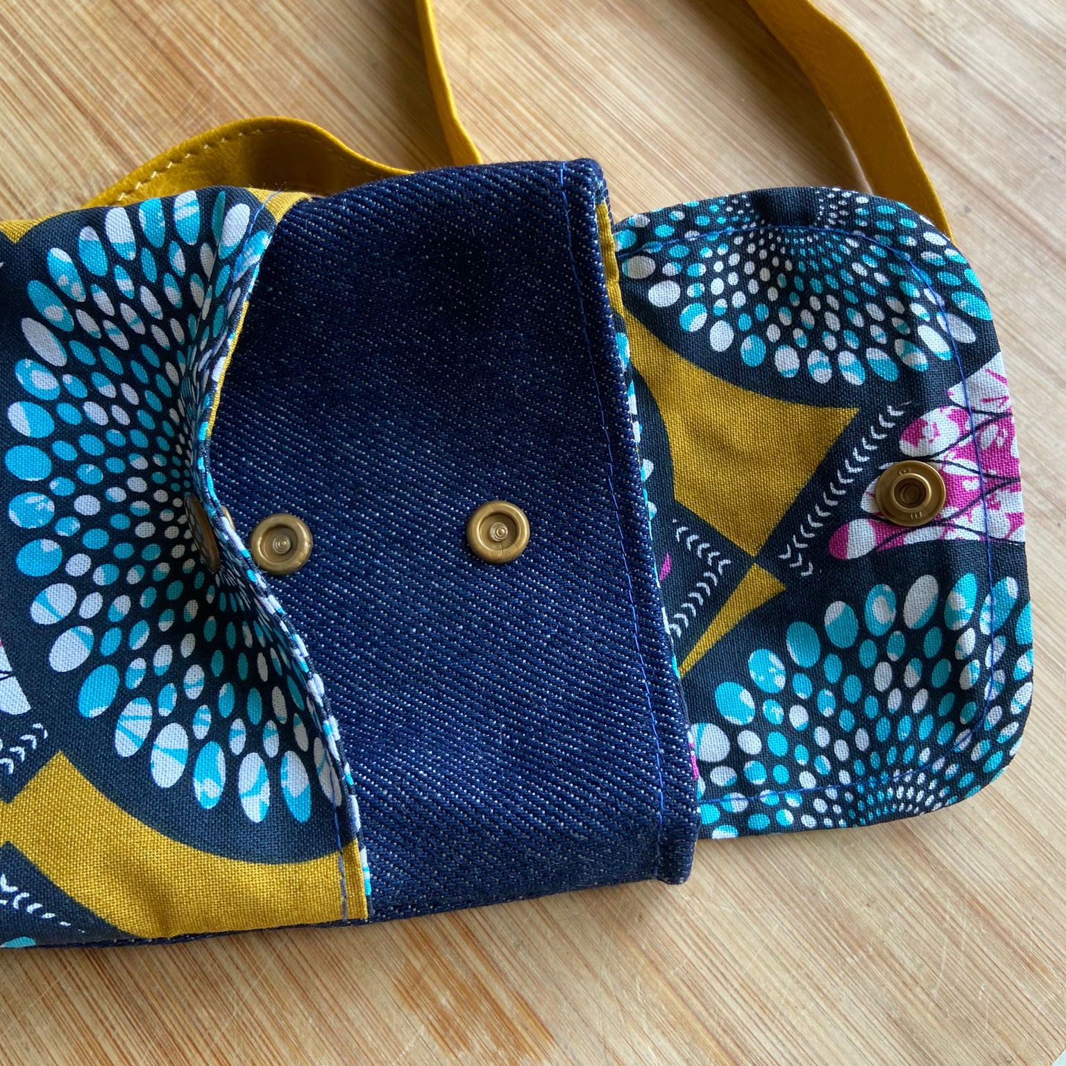 Patron de Couture Pochette Téléphone avec Poche Avant